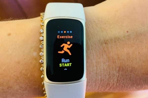 10 Best Smartatches for Girls - Superwatches