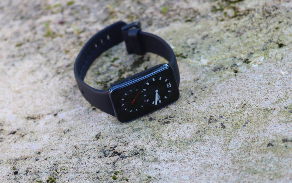 Mi Band 7 vs Fitbit Charge 5 - Superwatches